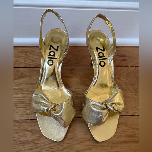 Zola | Shoes | New Gold Peep Toe Sling Back Kitten Heels With Bow ...